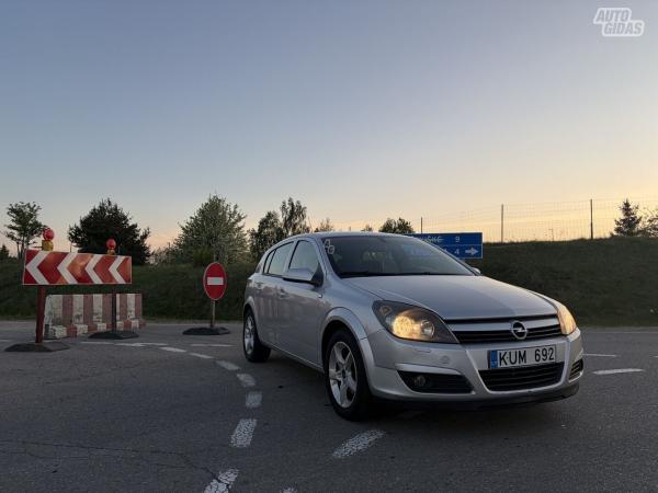 Grey Opel Astra 2004 in Ariogala, with an engine capacity of 1.70 L and mileage of 250 thousand km for 600 €, photo 2 on AUTOMOTO.COM.LV