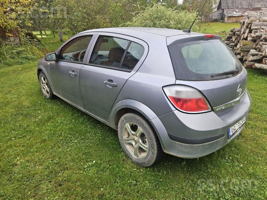 Pelēks Opel Astra 2004 Alūksne, ar dzinēja tilpumu 1.70 L un nobraukumu 305 tūkst. km par 1200 €, foto 4 vietnē AUTOMOTO.COM.LV