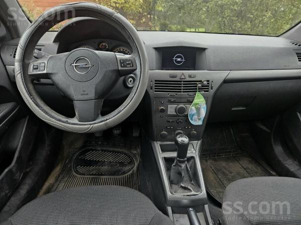Pelēks Opel Astra 2004 Alūksne, ar dzinēja tilpumu 1.70 L un nobraukumu 305 tūkst. km par 1200 €, foto 4 vietnē AUTOMOTO.COM.LV