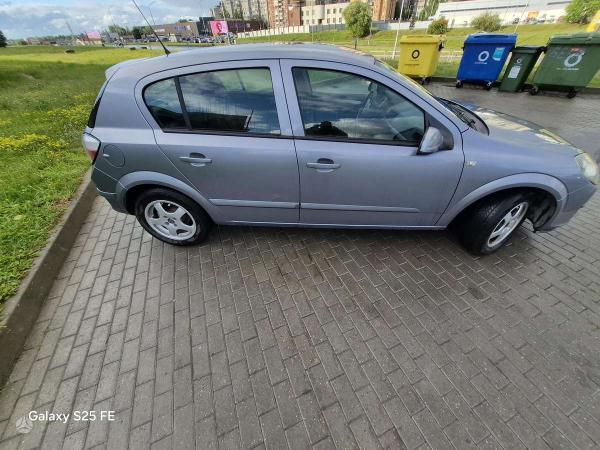 Pelēks Opel Astra 2004 Kauņa, ar dzinēja tilpumu 1.60 L un nobraukumu 234 tūkst. km par 700 €, foto 2 vietnē AUTOMOTO.COM.LV