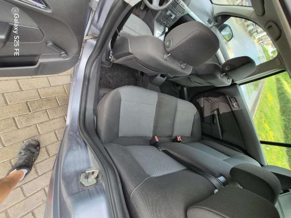 Pelēks Opel Astra 2004 Kauņa, ar dzinēja tilpumu 1.60 L un nobraukumu 234 tūkst. km par 700 €, foto 7 vietnē AUTOMOTO.COM.LV