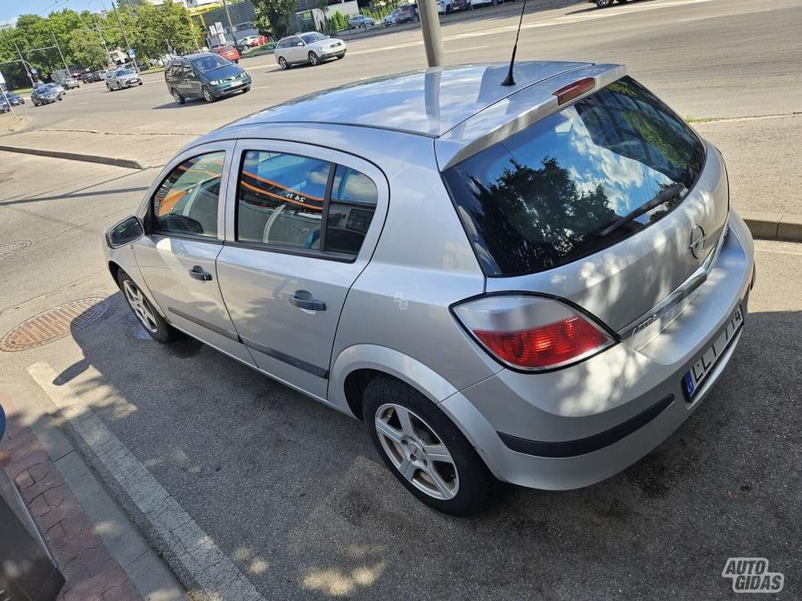 Pelēks Opel Astra 2004 Kauņa, ar dzinēja tilpumu 1.70 L un nobraukumu 355 tūkst. km par 499 €, foto 9 vietnē AUTOMOTO.COM.LV