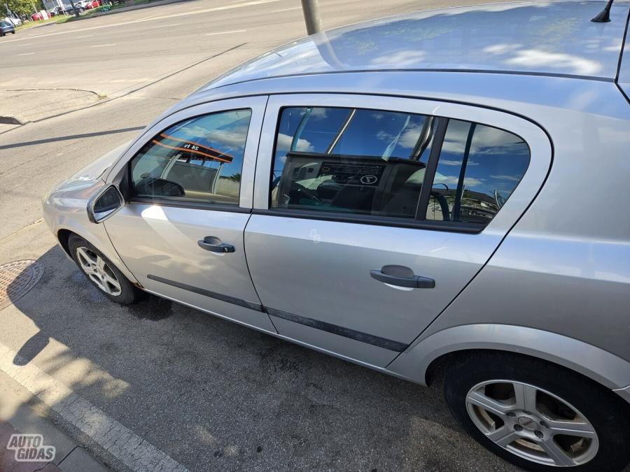 Pelēks Opel Astra 2004 Kauņa, ar dzinēja tilpumu 1.70 L un nobraukumu 355 tūkst. km par 499 €, foto 11 vietnē AUTOMOTO.COM.LV