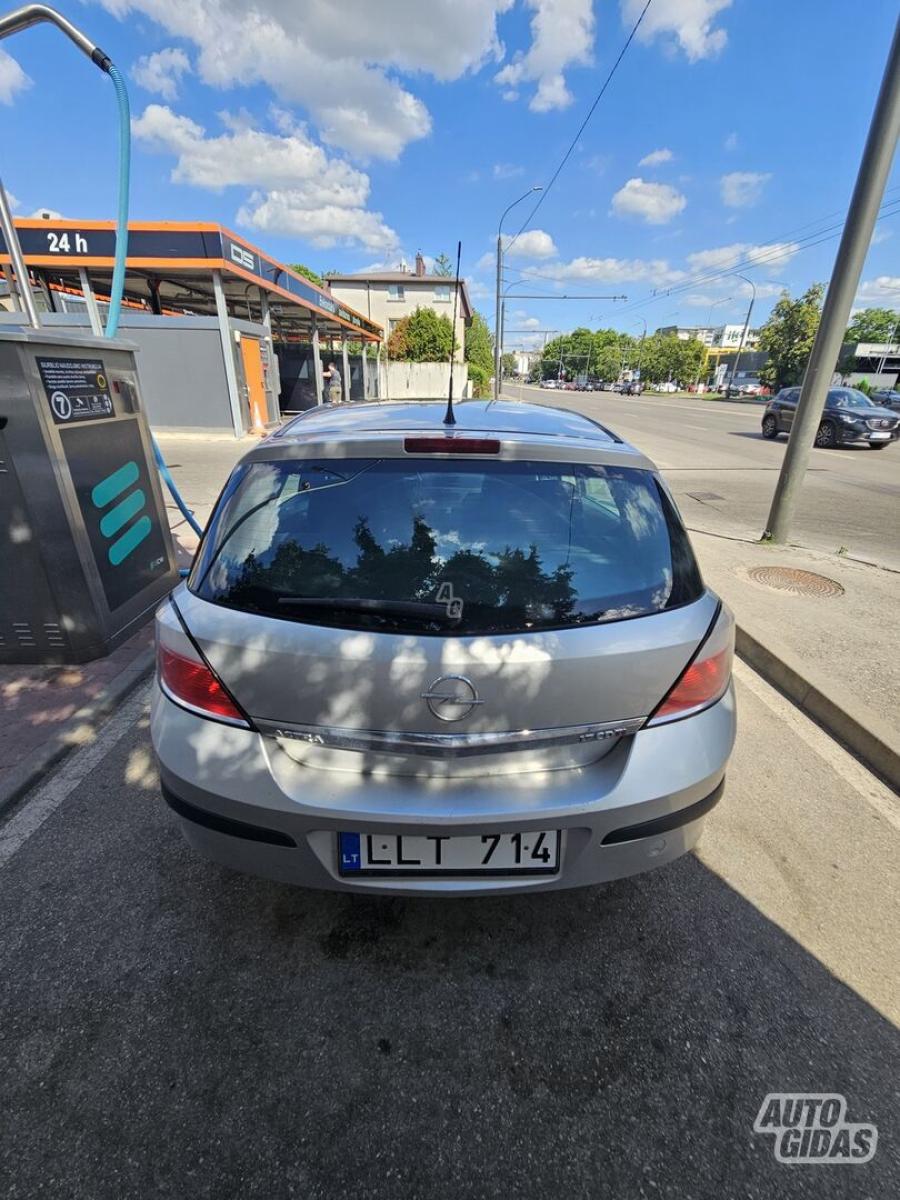 Pelēks Opel Astra 2004 Kauņa, ar dzinēja tilpumu 1.70 L un nobraukumu 355 tūkst. km par 499 €, foto 13 vietnē AUTOMOTO.COM.LV