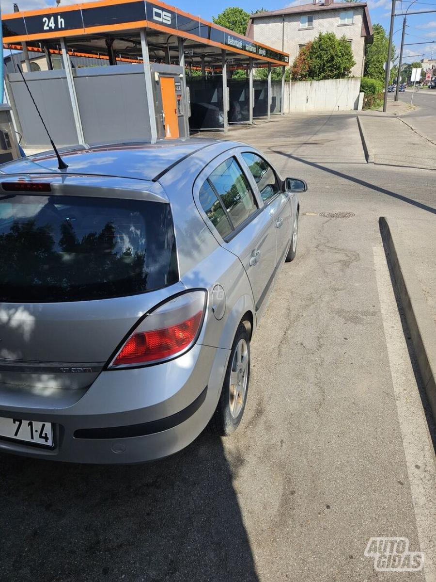 Pelēks Opel Astra 2004 Kauņa, ar dzinēja tilpumu 1.70 L un nobraukumu 355 tūkst. km par 499 €, foto 15 vietnē AUTOMOTO.COM.LV