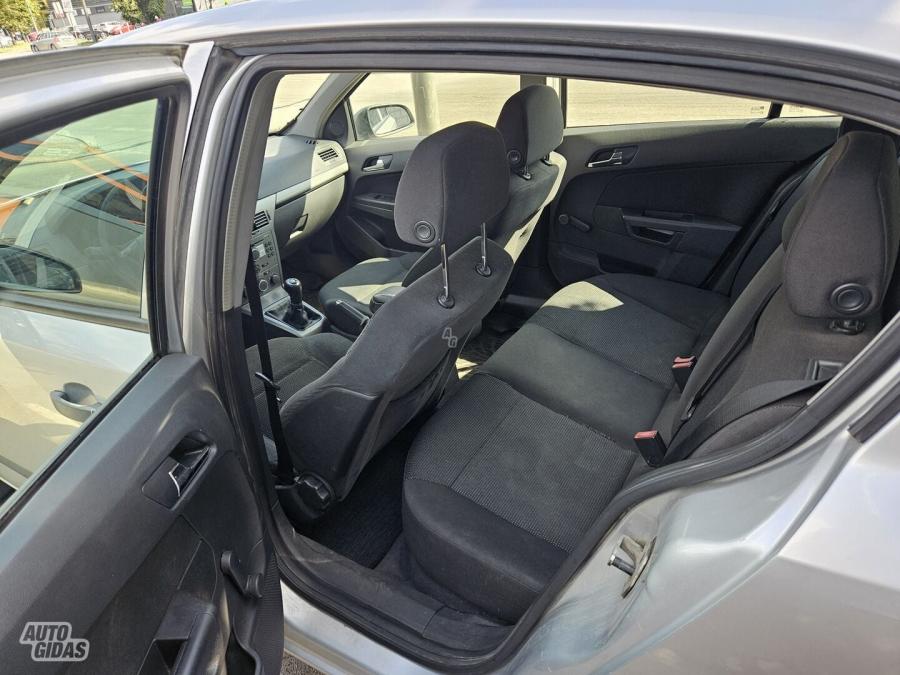 Pelēks Opel Astra 2004 Kauņa, ar dzinēja tilpumu 1.70 L un nobraukumu 355 tūkst. km par 499 €, foto 21 vietnē AUTOMOTO.COM.LV