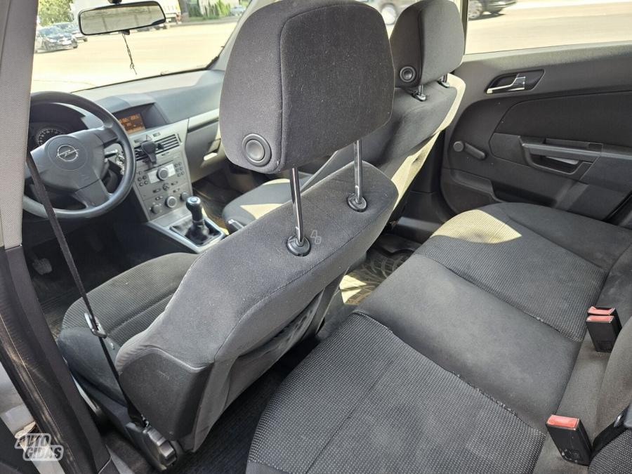 Pelēks Opel Astra 2004 Kauņa, ar dzinēja tilpumu 1.70 L un nobraukumu 355 tūkst. km par 499 €, foto 22 vietnē AUTOMOTO.COM.LV