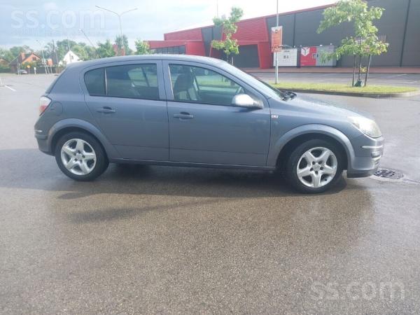 Pelēks Opel Astra 2004 Jelgava, ar dzinēja tilpumu 1.70 L un nobraukumu 315 tūkst. km par 1250 €, foto 1 vietnē AUTOMOTO.COM.LV
