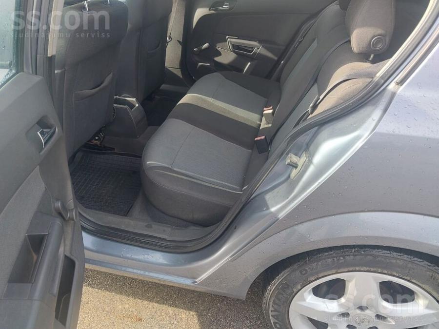 Pelēks Opel Astra 2004 Jelgava, ar dzinēja tilpumu 1.70 L un nobraukumu 315 tūkst. km par 1250 €, foto 8 vietnē AUTOMOTO.COM.LV