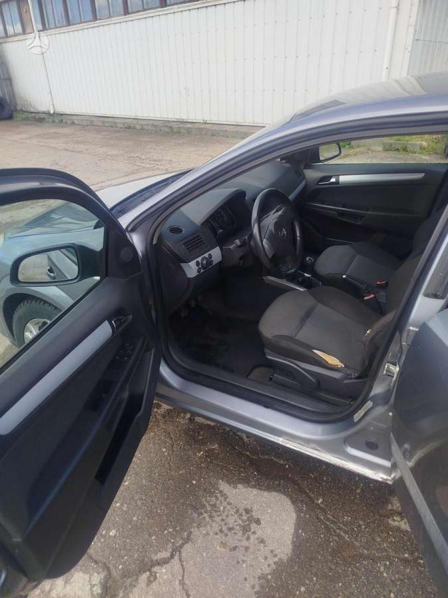 Pelēks Opel Astra 2004 Radviliškis, ar dzinēja tilpumu 1.69 L un nobraukumu 242 tūkst. km par 600 €, foto 8 vietnē AUTOMOTO.COM.LV