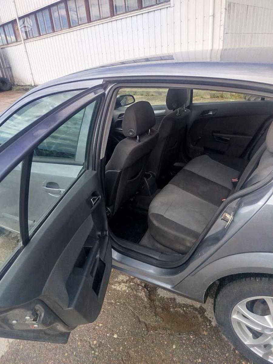 Pelēks Opel Astra 2004 Radviliškis, ar dzinēja tilpumu 1.69 L un nobraukumu 242 tūkst. km par 600 €, foto 9 vietnē AUTOMOTO.COM.LV