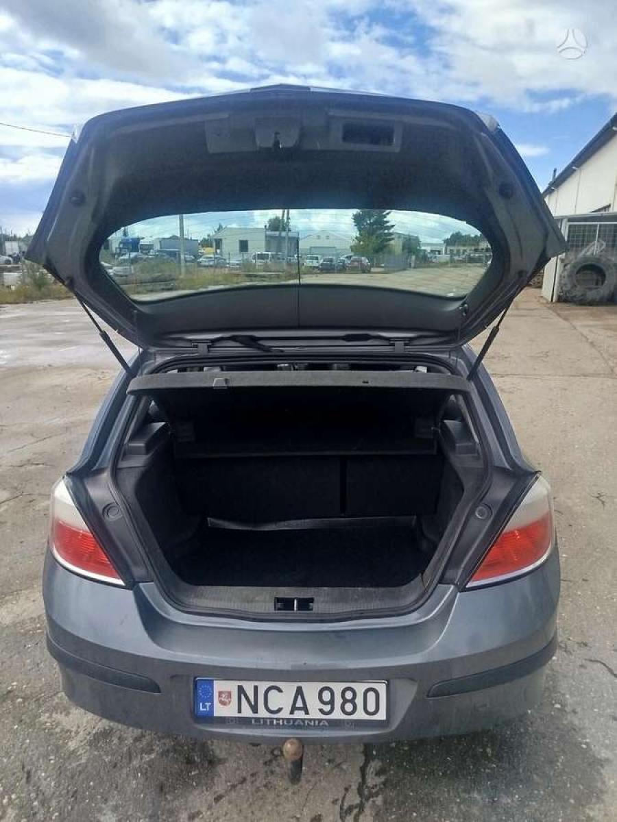 Pelēks Opel Astra 2004 Radviliškis, ar dzinēja tilpumu 1.69 L un nobraukumu 242 tūkst. km par 600 €, foto 10 vietnē AUTOMOTO.COM.LV