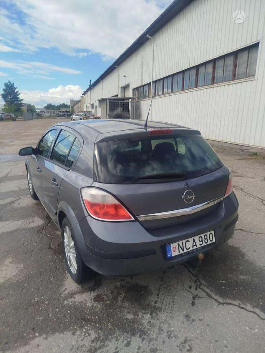 Pelēks Opel Astra 2004 Radviliškis, ar dzinēja tilpumu 1.69 L un nobraukumu 242 tūkst. km par 600 €, foto 11 vietnē AUTOMOTO.COM.LV
