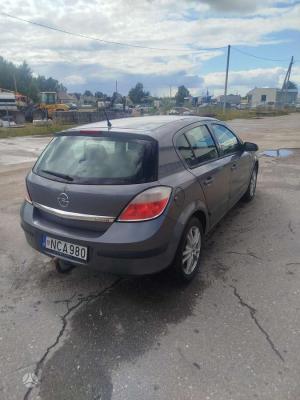Pelēks Opel Astra 2004 Radviliškis, ar dzinēja tilpumu 1.69 L un nobraukumu 242 tūkst. km par 600 €, foto 12 vietnē AUTOMOTO.COM.LV