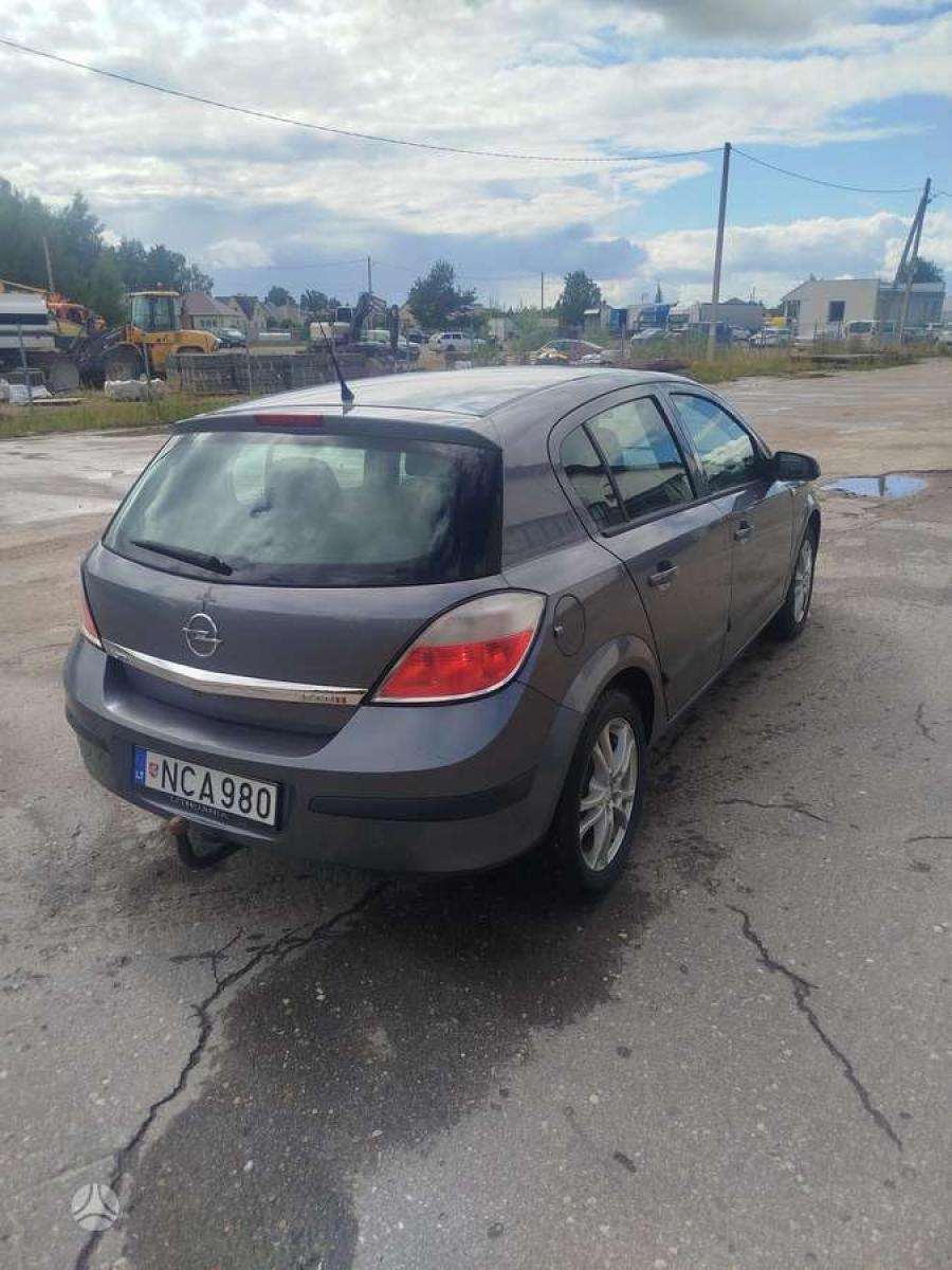 Pelēks Opel Astra 2004 Radviliškis, ar dzinēja tilpumu 1.69 L un nobraukumu 242 tūkst. km par 600 €, foto 12 vietnē AUTOMOTO.COM.LV