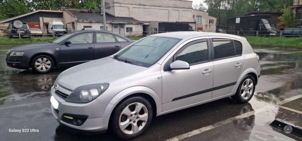 Pelēks Opel Astra 2004 Viļņa, ar dzinēja tilpumu 1.80 L un nobraukumu 214 tūkst. km par 1850 €, foto 2 vietnē AUTOMOTO.COM.LV