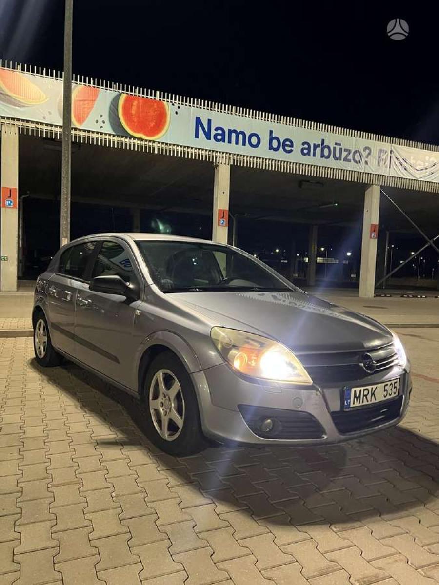 Grey Opel Astra 2004 in Vilnius, with an engine capacity of 1.69 L and mileage of 230 thousand km for 850 €, photo 3 on AUTOMOTO.COM.LV