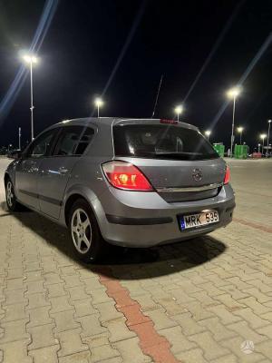 Grey Opel Astra 2004 in Vilnius, with an engine capacity of 1.69 L and mileage of 230 thousand km for 850 €, photo 5 on AUTOMOTO.COM.LV