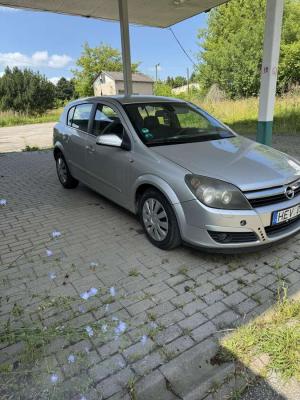 Grey Opel Astra 2004 in Birzai, with an engine capacity of 1.69 L and mileage of 330 thousand km for 430 €, photo 4 on AUTOMOTO.COM.LV