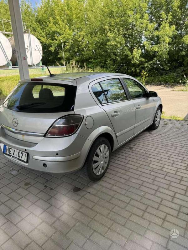 Pelēks Opel Astra 2004 Biržai, ar dzinēja tilpumu 1.69 L un nobraukumu 330 tūkst. km par 430 €, foto 4 vietnē AUTOMOTO.COM.LV