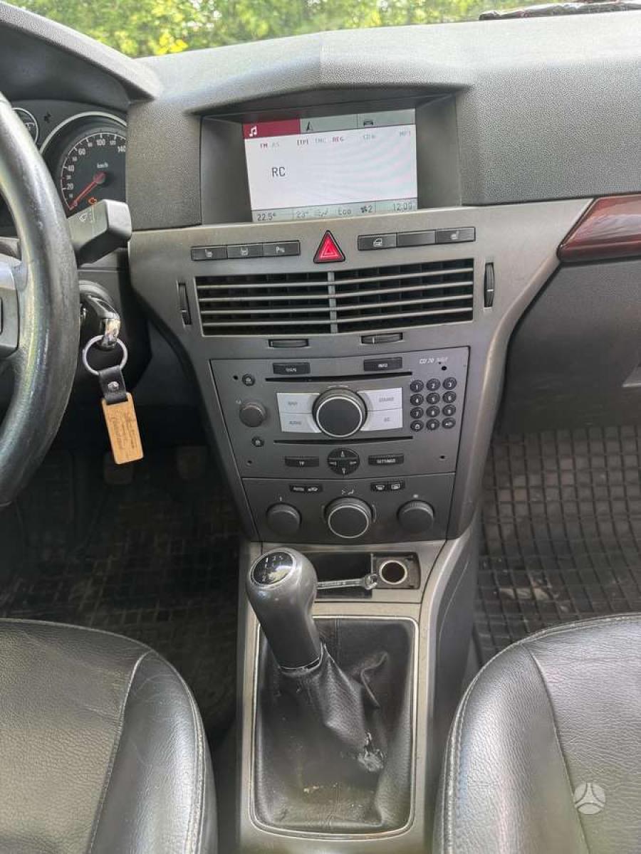 Grey Opel Astra 2004 in Birzai, with an engine capacity of 1.69 L and mileage of 330 thousand km for 430 €, photo 7 on AUTOMOTO.COM.LV
