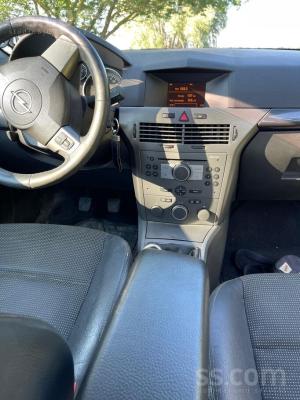 Grey Opel Astra 2004 in Riga, with an engine capacity of 1.70 L and mileage of 355 thousand km for 1000 €, photo 9 on AUTOMOTO.COM.LV