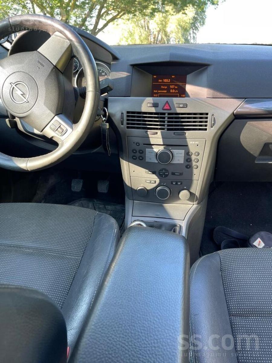 Grey Opel Astra 2004 in Riga, with an engine capacity of 1.70 L and mileage of 355 thousand km for 1000 €, photo 9 on AUTOMOTO.COM.LV