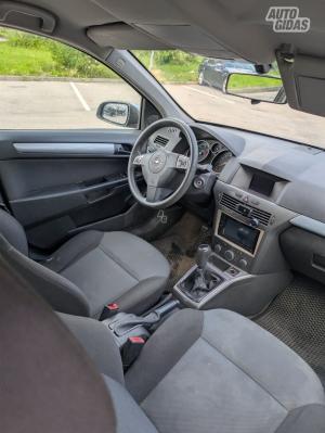 Pelēks Opel Astra 2004 Klaipėda, ar dzinēja tilpumu 1.70 L un nobraukumu 235 tūkst. km par 500 €, foto 8 vietnē AUTOMOTO.COM.LV