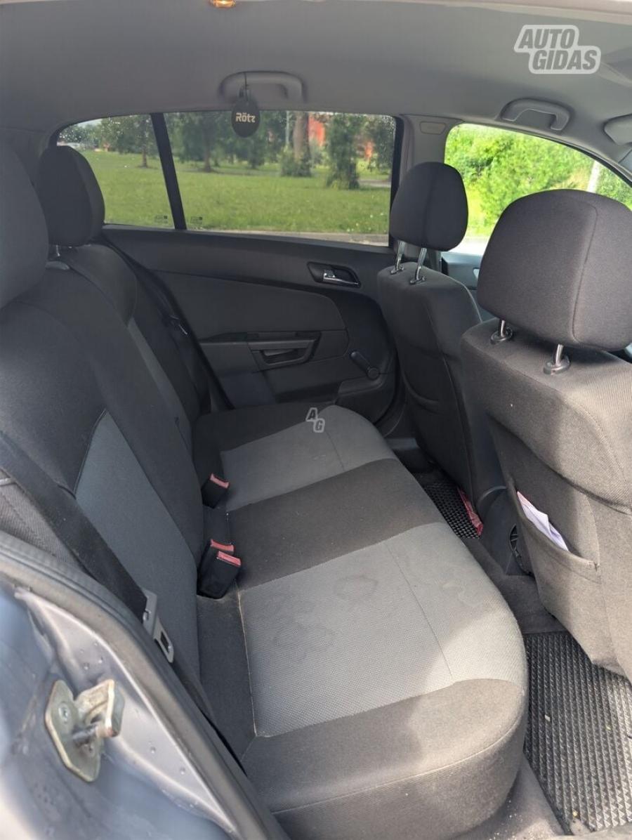 Pelēks Opel Astra 2004 Klaipėda, ar dzinēja tilpumu 1.70 L un nobraukumu 235 tūkst. km par 500 €, foto 10 vietnē AUTOMOTO.COM.LV