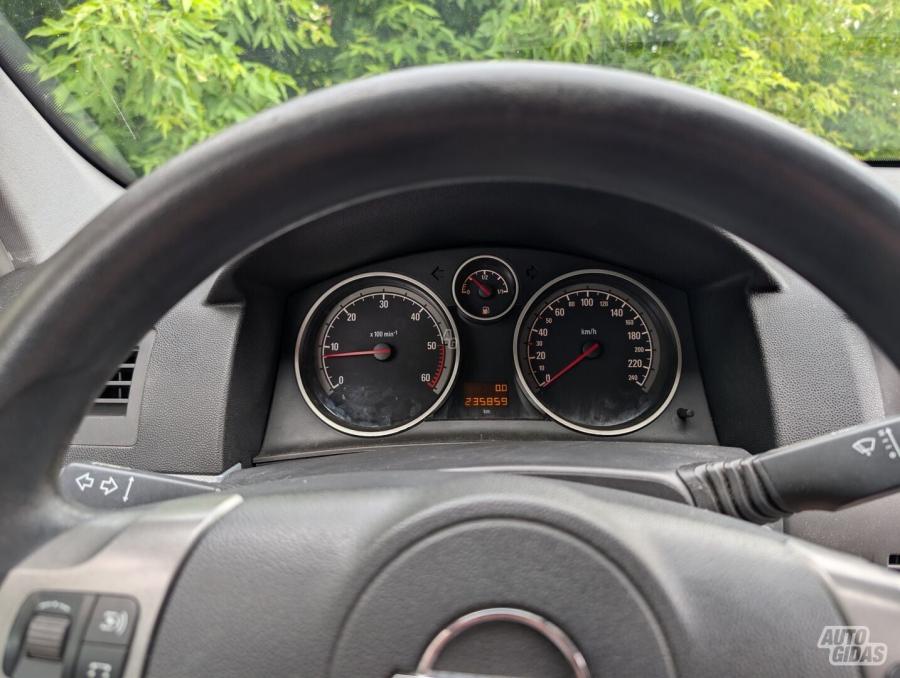 Pelēks Opel Astra 2004 Klaipėda, ar dzinēja tilpumu 1.70 L un nobraukumu 235 tūkst. km par 500 €, foto 11 vietnē AUTOMOTO.COM.LV