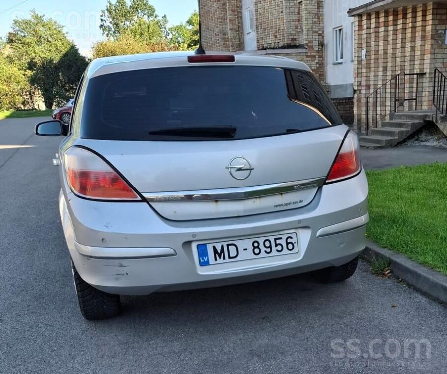 Grey Opel Astra 2004 in Jekabpils, with an engine capacity of 1.60 L and mileage of 158 thousand km for 1000 €, photo 4 on AUTOMOTO.COM.LV
