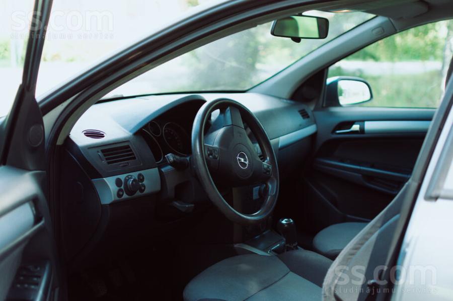 Pelēks Opel Astra 2004 Cēsis, ar dzinēja tilpumu 1.70 L un nobraukumu 329 tūkst. km par 950 €, foto 6 vietnē AUTOMOTO.COM.LV