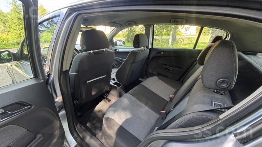 Pelēks Opel Astra 2004 Cēsis, ar dzinēja tilpumu 1.70 L un nobraukumu 329 tūkst. km par 950 €, foto 7 vietnē AUTOMOTO.COM.LV