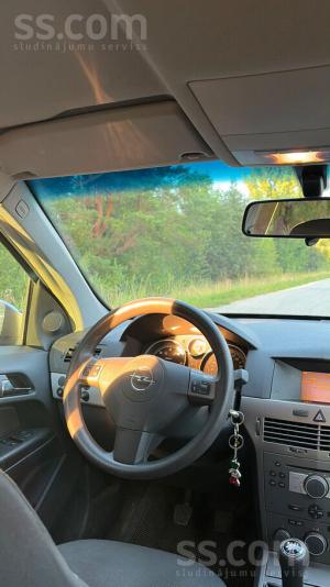 Pelēks Opel Astra 2004 Tukums, ar dzinēja tilpumu 1.70 L un nobraukumu 253 tūkst. km par 1200 €, foto 3 vietnē AUTOMOTO.COM.LV