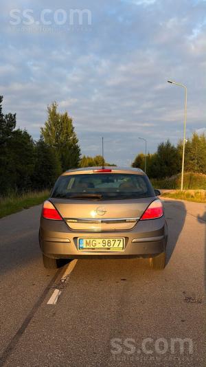 Pelēks Opel Astra 2004 Tukums, ar dzinēja tilpumu 1.70 L un nobraukumu 253 tūkst. km par 1200 €, foto 4 vietnē AUTOMOTO.COM.LV