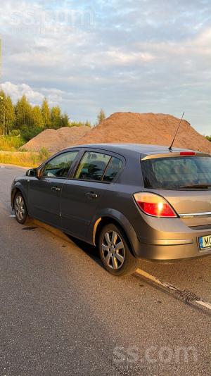 Pelēks Opel Astra 2004 Tukums, ar dzinēja tilpumu 1.70 L un nobraukumu 253 tūkst. km par 1200 €, foto 5 vietnē AUTOMOTO.COM.LV