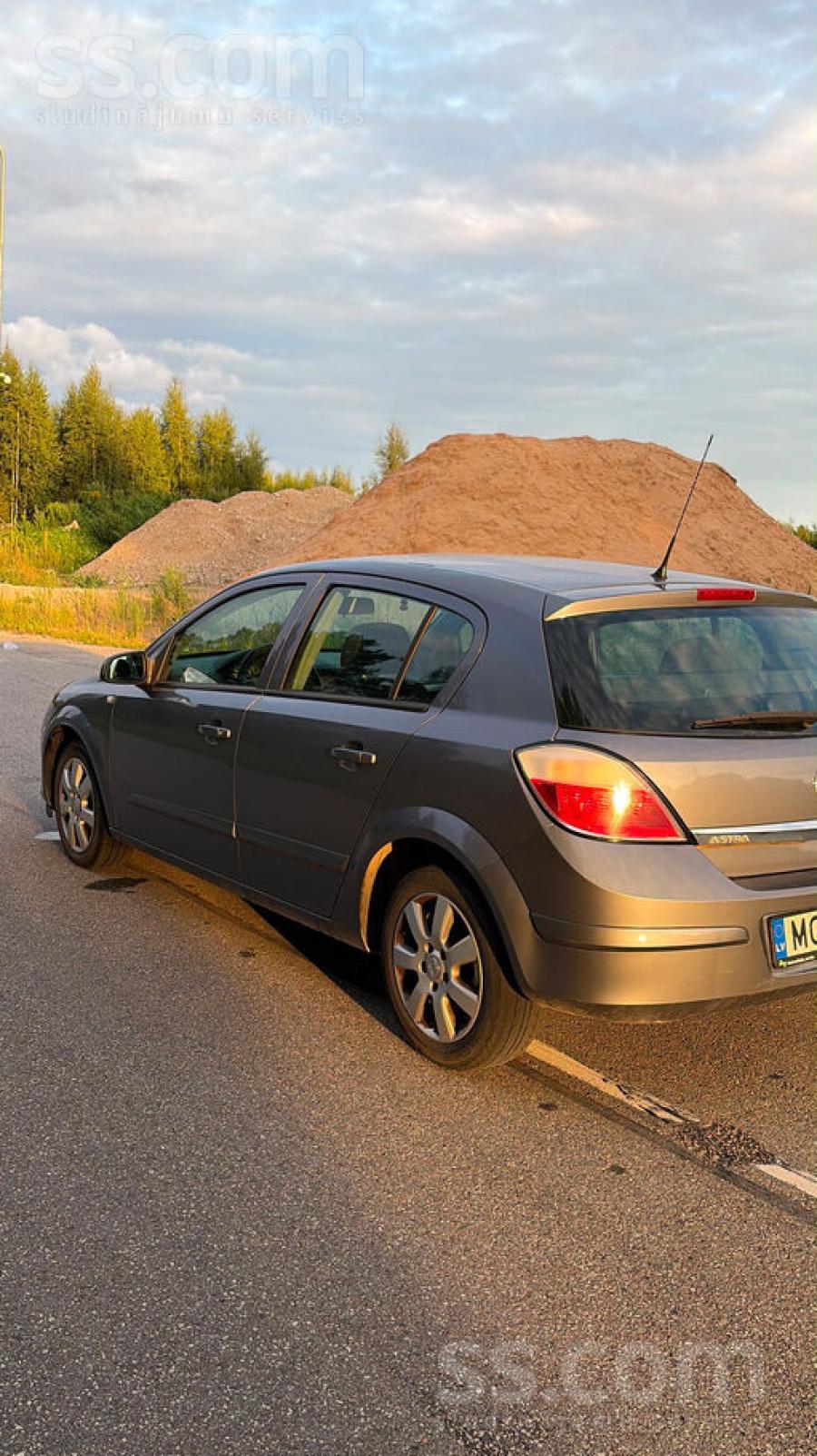 Pelēks Opel Astra 2004 Tukums, ar dzinēja tilpumu 1.70 L un nobraukumu 253 tūkst. km par 1200 €, foto 5 vietnē AUTOMOTO.COM.LV