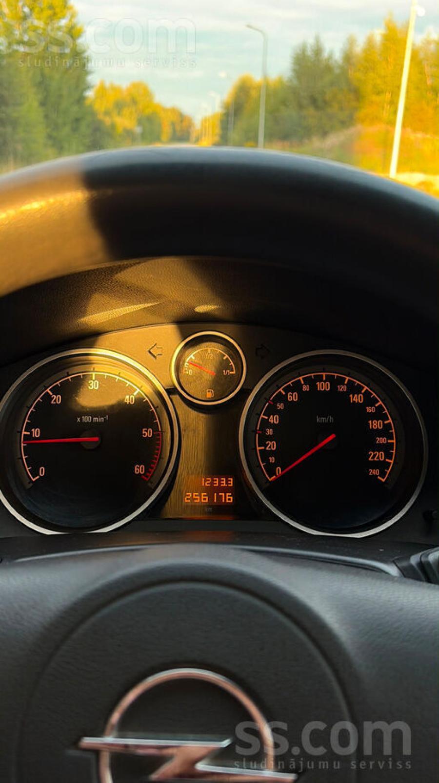 Pelēks Opel Astra 2004 Tukums, ar dzinēja tilpumu 1.70 L un nobraukumu 253 tūkst. km par 1200 €, foto 6 vietnē AUTOMOTO.COM.LV