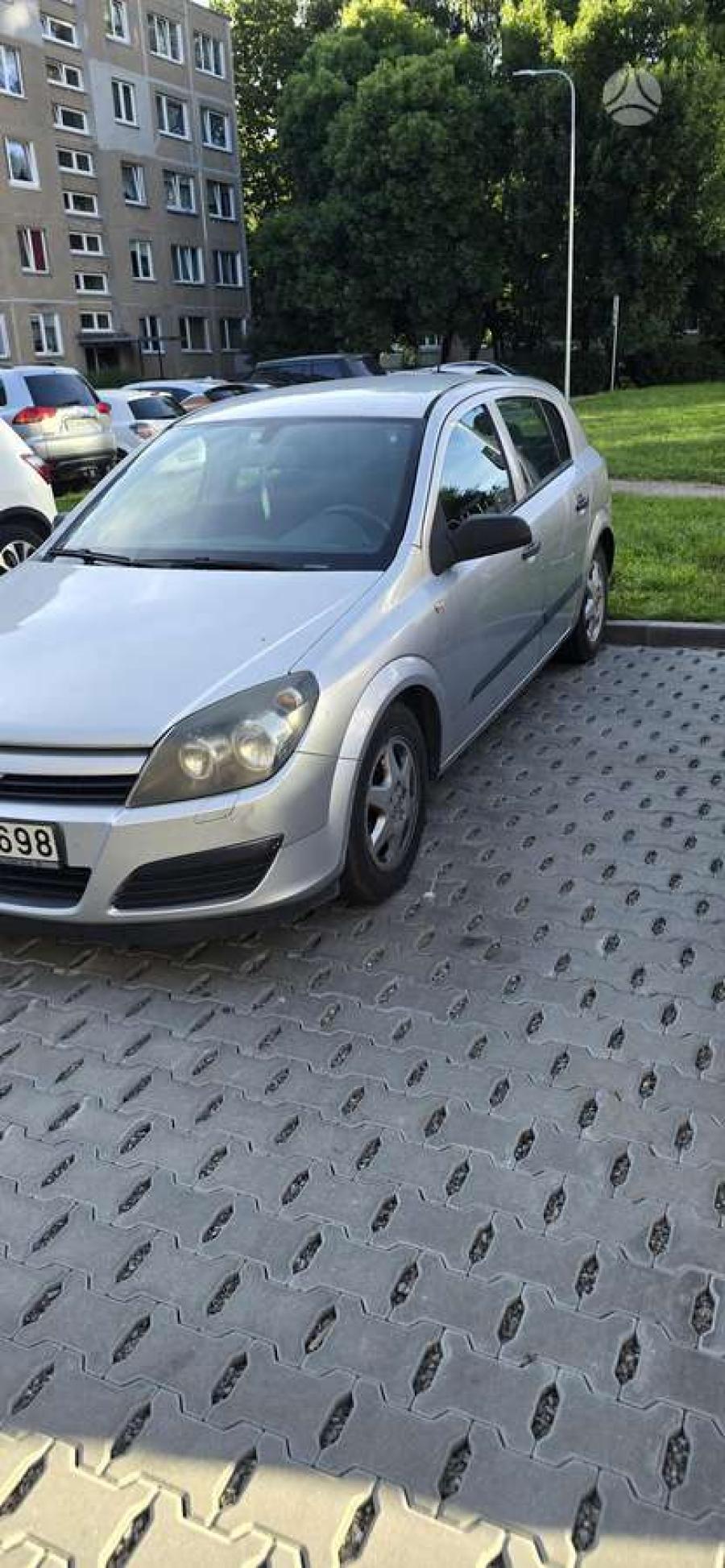 Grey Opel Astra 2004 in Klaipeda, with an engine capacity of 1.69 L and mileage of 272 thousand km for 750 €, photo 1 on AUTOMOTO.COM.LV