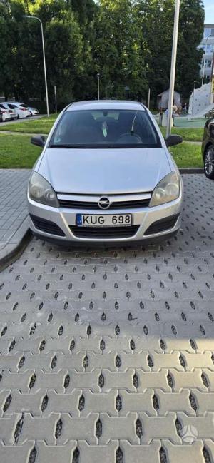 Grey Opel Astra 2004 in Klaipeda, with an engine capacity of 1.69 L and mileage of 272 thousand km for 750 €, photo 3 on AUTOMOTO.COM.LV