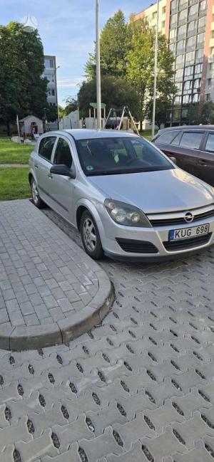 Grey Opel Astra 2004 in Klaipeda, with an engine capacity of 1.69 L and mileage of 272 thousand km for 750 €, photo 4 on AUTOMOTO.COM.LV