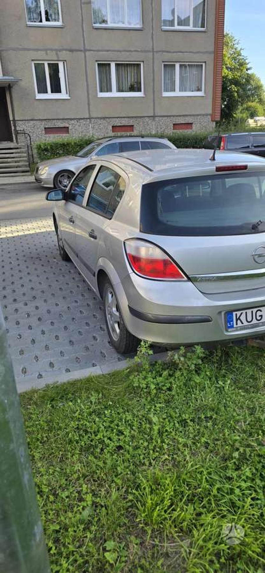 Grey Opel Astra 2004 in Klaipeda, with an engine capacity of 1.69 L and mileage of 272 thousand km for 750 €, photo 6 on AUTOMOTO.COM.LV