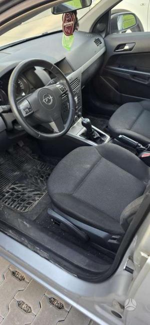 Grey Opel Astra 2004 in Klaipeda, with an engine capacity of 1.69 L and mileage of 272 thousand km for 750 €, photo 7 on AUTOMOTO.COM.LV