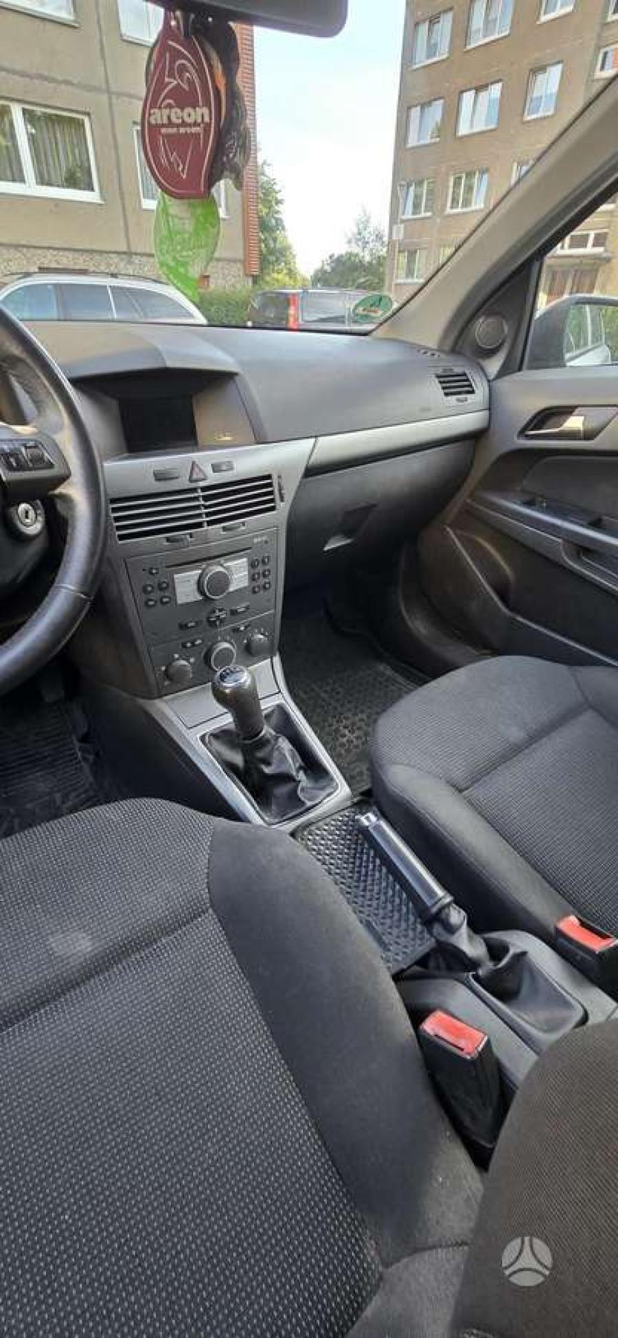 Grey Opel Astra 2004 in Klaipeda, with an engine capacity of 1.69 L and mileage of 272 thousand km for 750 €, photo 8 on AUTOMOTO.COM.LV