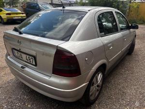 Grey Opel Astra 2004 in Kaunas, with an engine capacity of 2.00 L and mileage of 400 thousand km for 490 €, photo 3 on AUTOMOTO.COM.LV