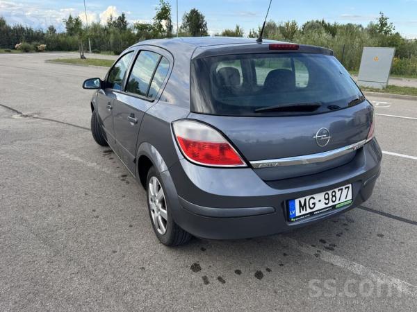 Grey Opel Astra 2004 in Jelgava, with an engine capacity of 1.70 L and mileage of 256 thousand km for 1490 €, photo 5 on AUTOMOTO.COM.LV