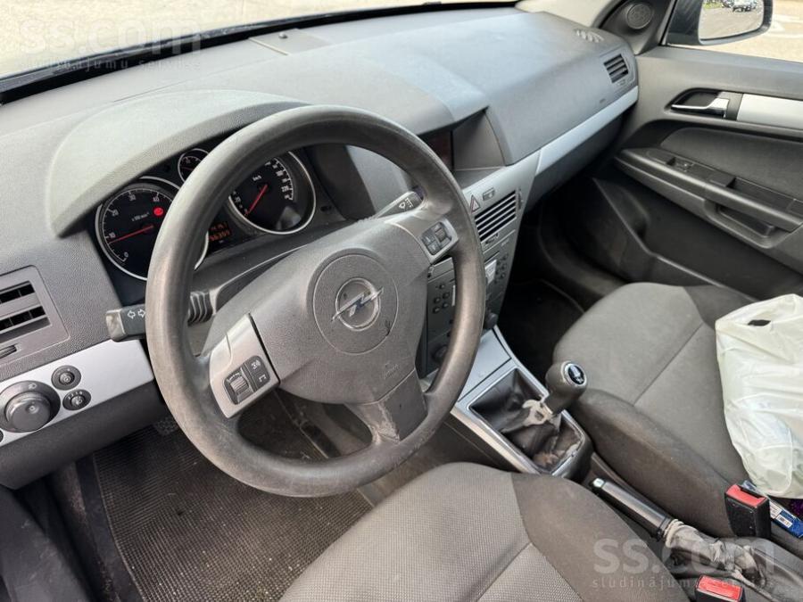 Pelēks Opel Astra 2004 Jelgava, ar dzinēja tilpumu 1.70 L un nobraukumu 256 tūkst. km par 1490 €, foto 8 vietnē AUTOMOTO.COM.LV