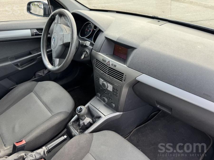 Pelēks Opel Astra 2004 Jelgava, ar dzinēja tilpumu 1.70 L un nobraukumu 256 tūkst. km par 1490 €, foto 9 vietnē AUTOMOTO.COM.LV