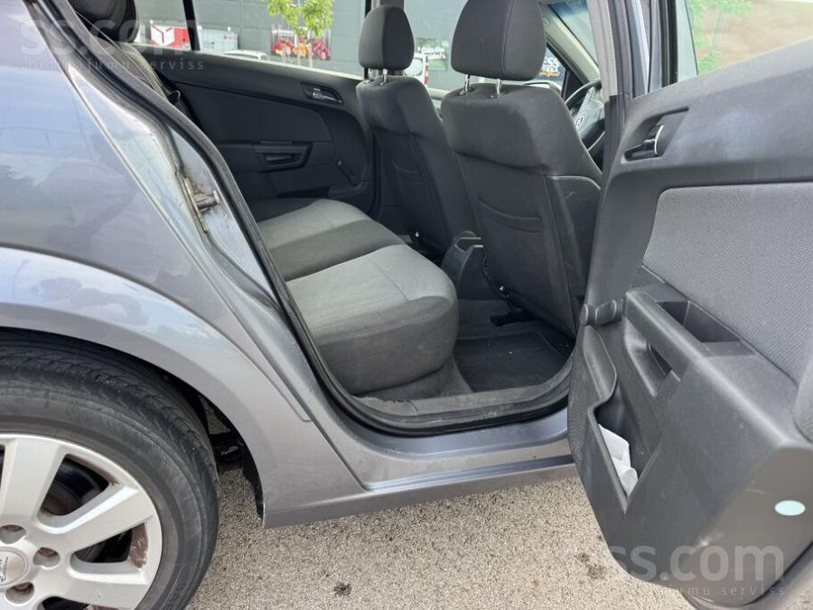 Pelēks Opel Astra 2004 Jelgava, ar dzinēja tilpumu 1.70 L un nobraukumu 256 tūkst. km par 1490 €, foto 10 vietnē AUTOMOTO.COM.LV