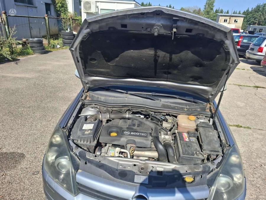 Pelēks Opel Astra 2004 Utena, ar dzinēja tilpumu 1.69 L un nobraukumu 240 tūkst. km par 1250 €, foto 3 vietnē AUTOMOTO.COM.LV